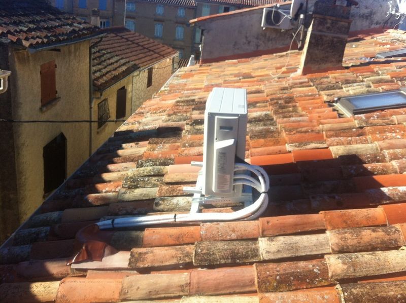 pose climatiseur toiture immeuble ville isle sorgue vaucluse